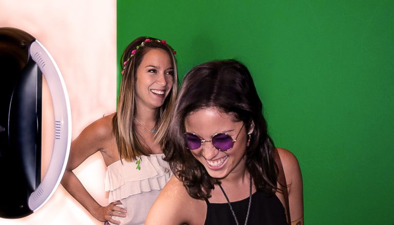 How to set up a green screen photo booth | Simple Booth